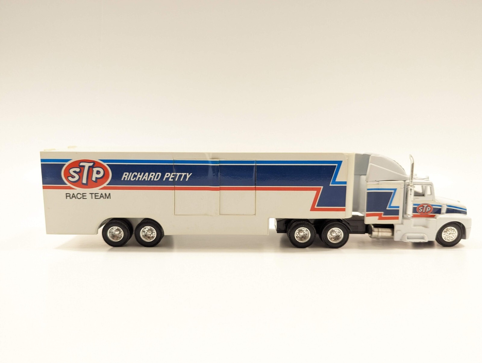 1991 RACING CHAMPIONS " STP 43 " 1:64 SCALE NASCAR TEAM TRANSPORT ...