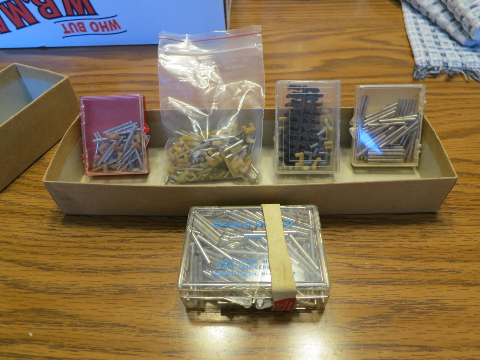 T JET AFX AURORA HO TRACK PINS AND JOINERS CLIPS HUGE LOT SEE PICTURES ...