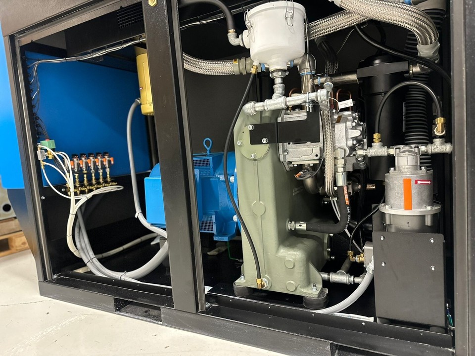 KOBELCO OIL FREE, KNW SERIES, 40 HP AIR COMPRESSOR '' TWO STAGE, 41 HRS ...