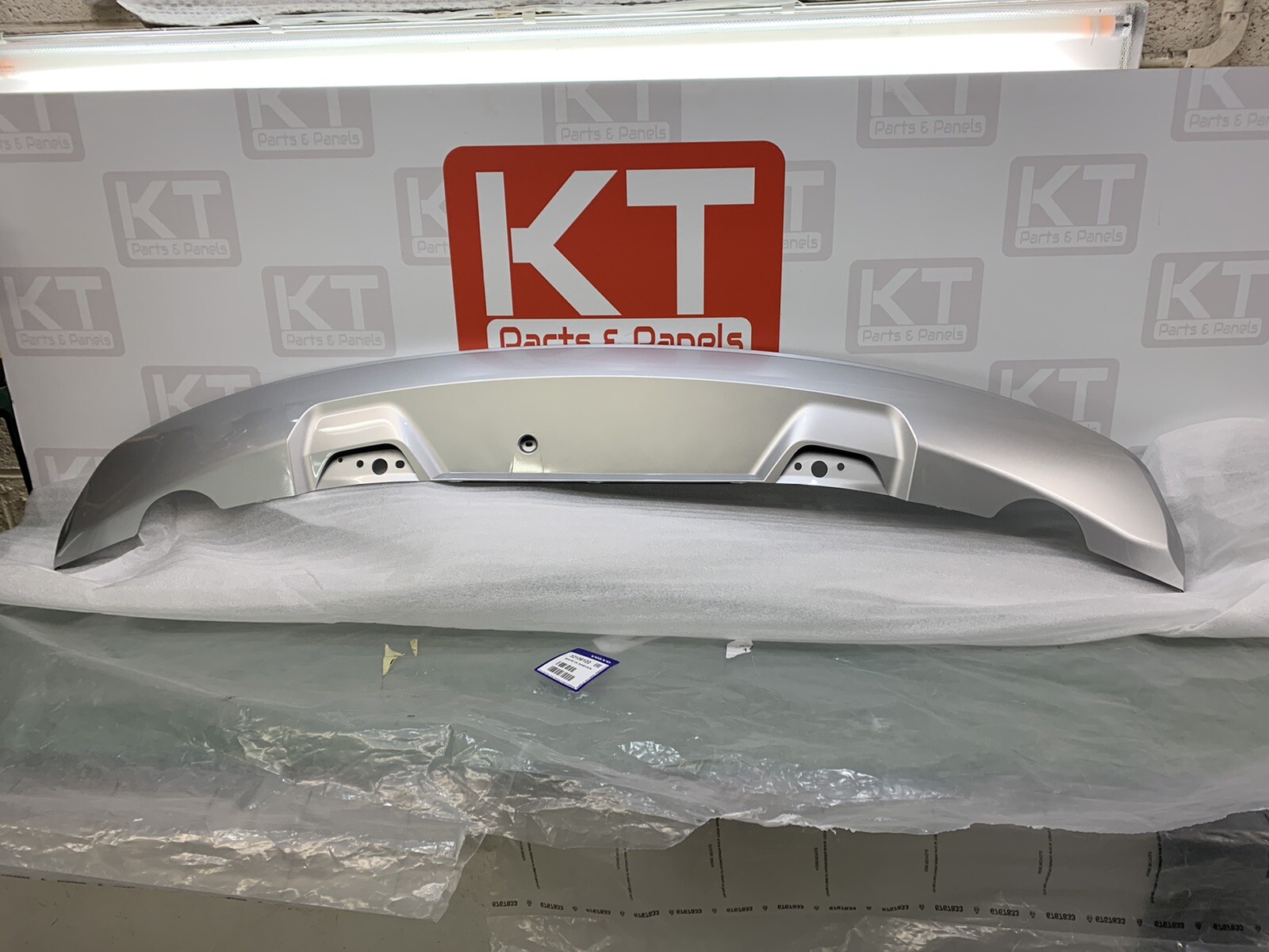 VOLVO XC40 2018-20 REAR BUMPER LOWER DIFFUSER 32136122 NEW GENUINE | eBay