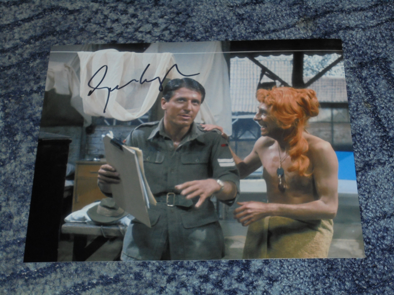 GEORGE LAYTON- IT AINT HALF HOT MUM - 10x8 PHOTO SIGNED - (79) | eBay.de