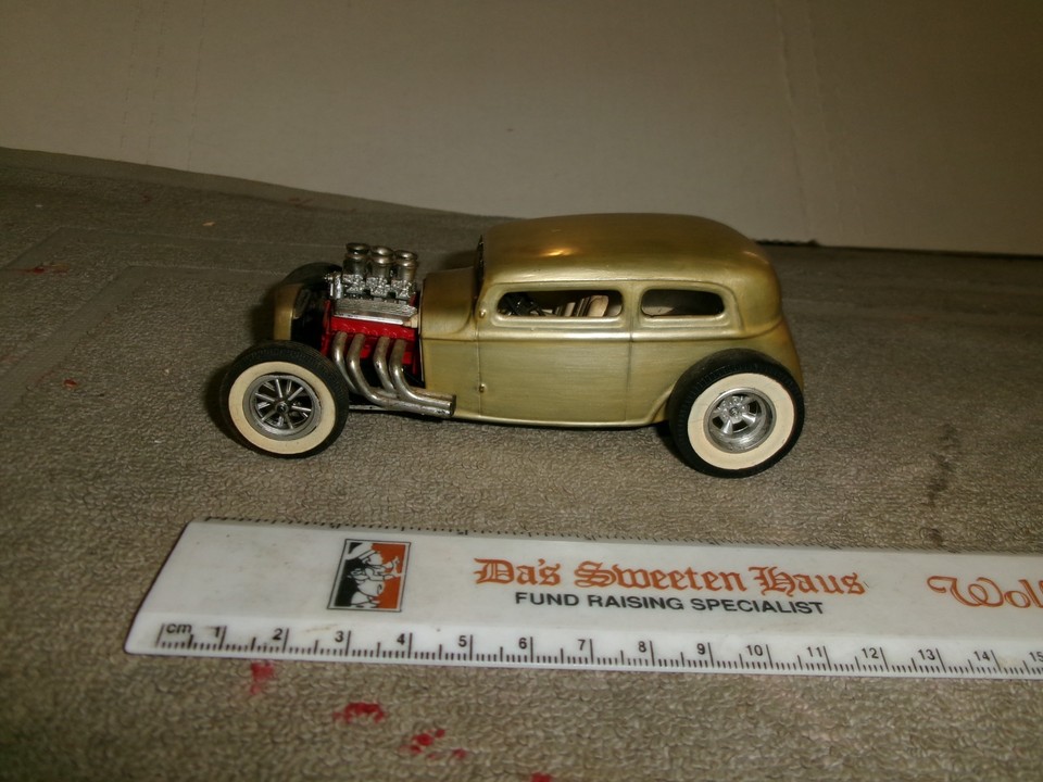 VINT. 1/25 1932 FORD 2 DR. SEDAN HOT ROD CUSTOM BUILD PLASTIC MODEL CAR ...