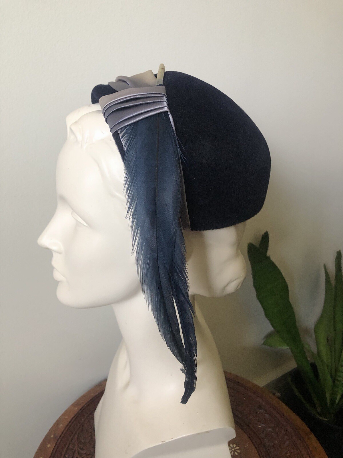 1930’s-1940’s Midnight Blue Wool Hat With Satin Ombré… - Gem