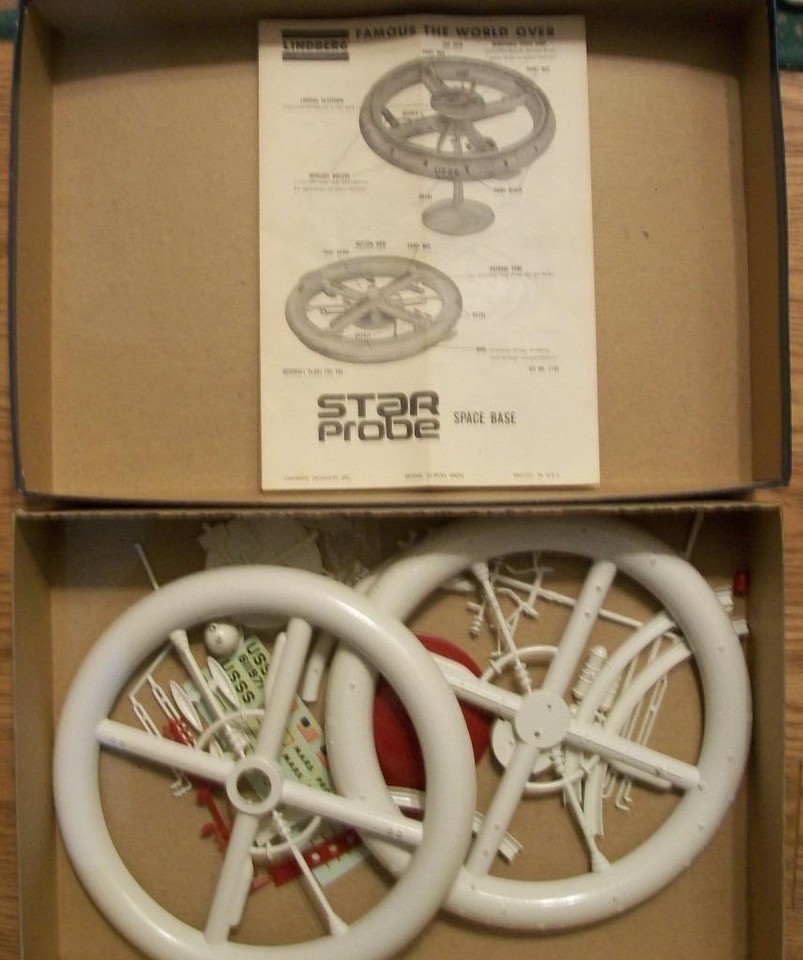 1976 PLASTIC MODEL KIT of the SPACE BASE STAR PROBE by LINDBERG | eBay