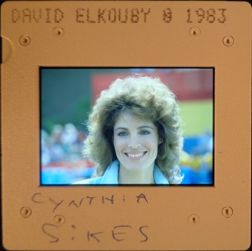 BR8-215 1983 CYNTHIA SIKES ST ELSEWHERE CELEBRITY CANDID ORIG 35MM ...