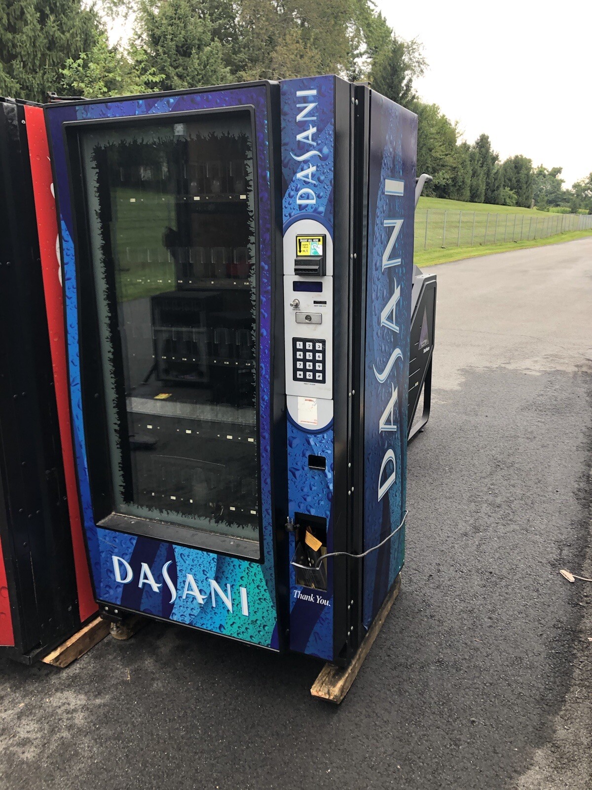 ROYAL RVV500 GLASS FRONT DRINK SODA VENDING MACHINE WITH ROBOTIC ...