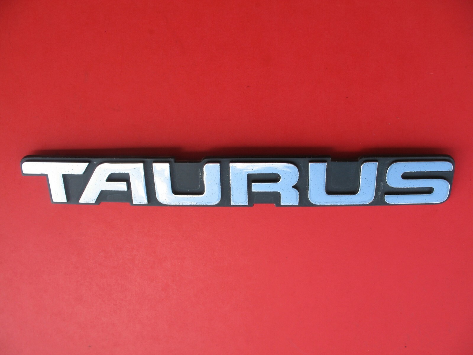 92 93 94 95 FORD TAURUS REAR TRUNK LID EMBLEM LOGO BADGE SYMBOL USED ...