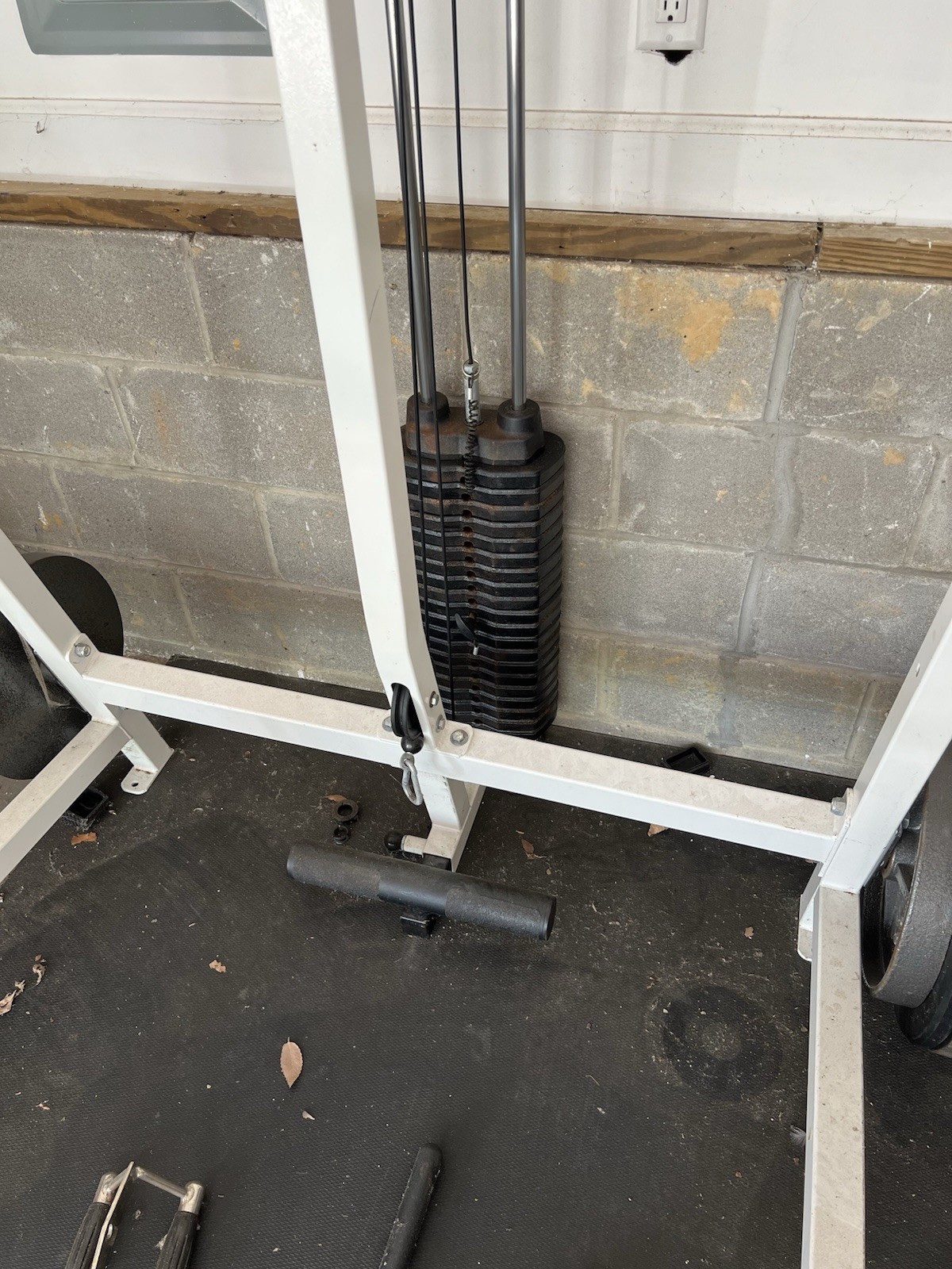 Parabody Smith Machine with attached Cable Machine + 4 Cable handle ...