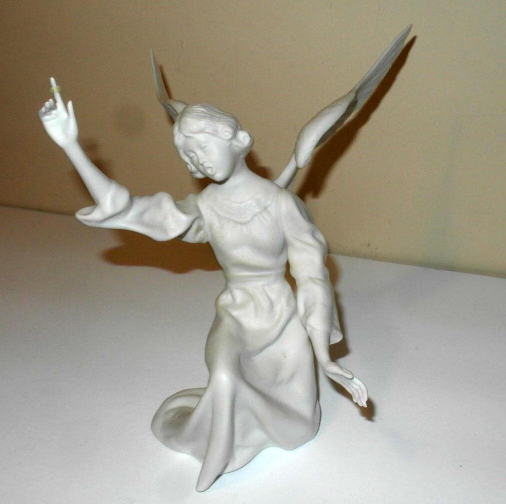 BOEHM NATIVITY SPIRIT OF BETHLEHEM 2 ANGELS STANDING AND KNEELING IN ...