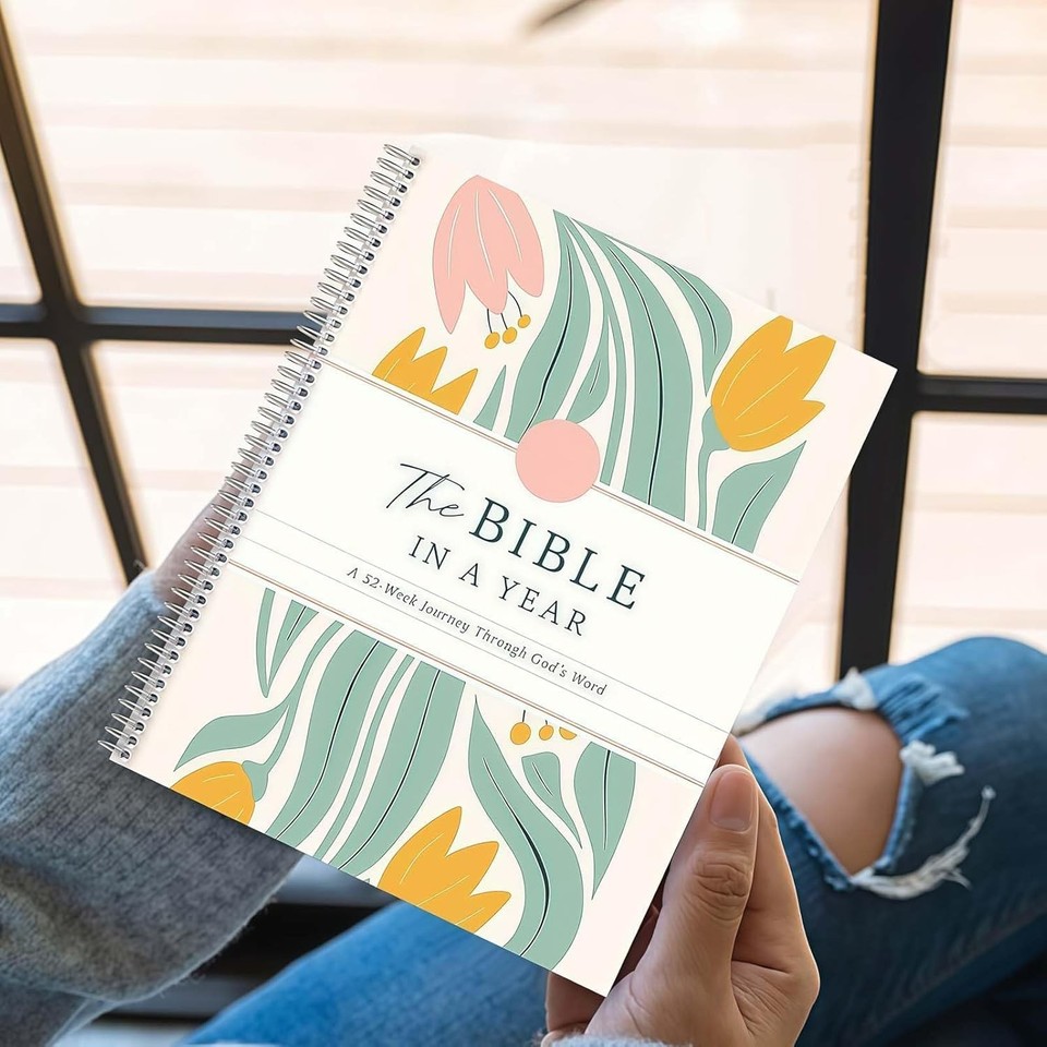The Bible In A Year: Spiral Bible Study Guide, 52-Week Bible Study Plan ...