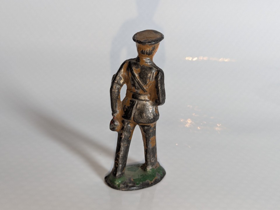 MANOIL VINTAGE 1930s LEAD TOY M124 SOLDIER RUNNING WITH CANNON RED WOOD ...