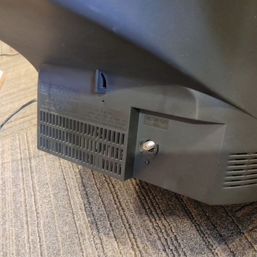 Sanyo 19 Inch CRT TV Retro Gaming DS19310 Tested Working w/Remote 2002 ...