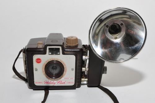 Vintage Kodak Brownie HOLIDAY FLASH Camera with flash, rarer brown ...