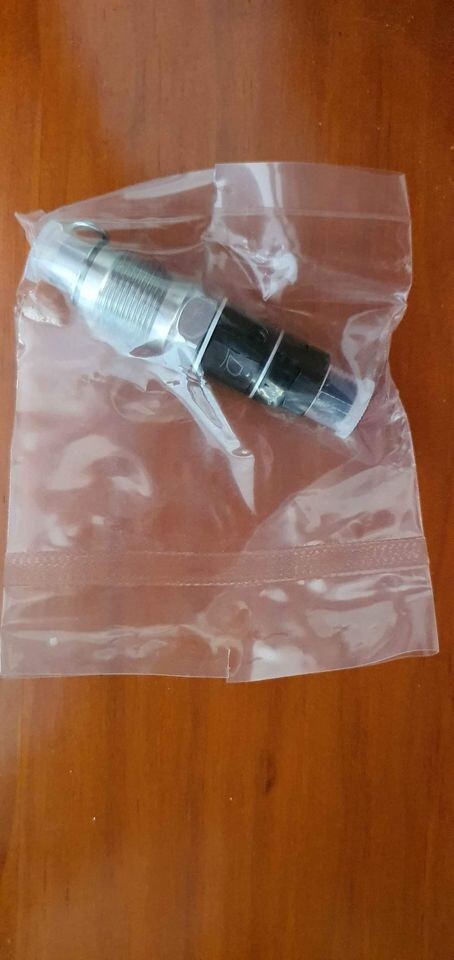 Genuine NEW Toyota 1hz Injector - holder & nozzle set (23600-19075) | eBay