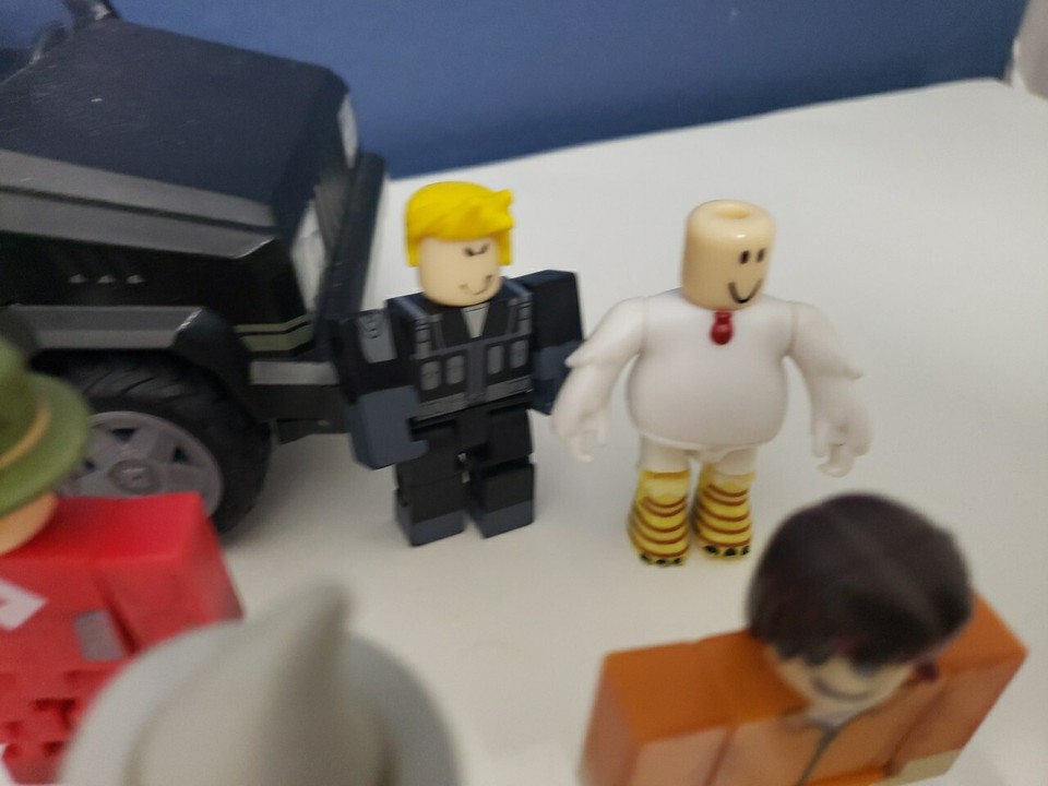 ROBLOX JAILBREAK SWAT UNIT SERIES TOY ( Lot of 23 mini-figures ) Truck ...