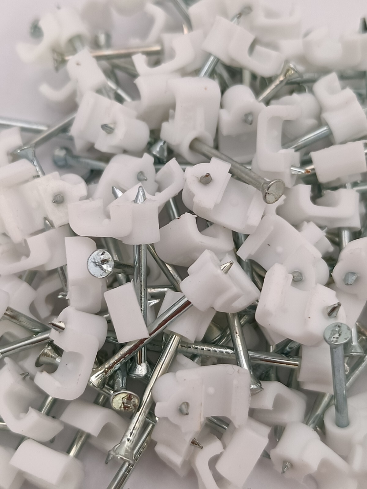 Bell Flat White Cable Clips with Fixing Nails Wire Clips for TV ...