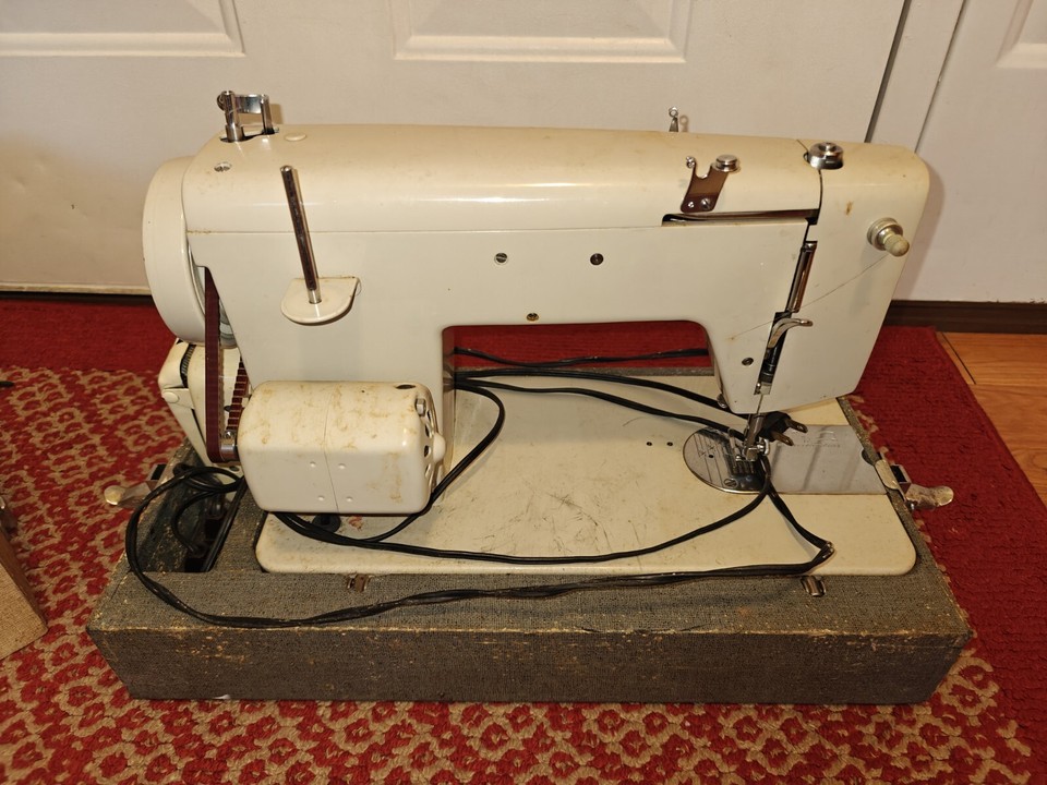 Montgomery Ward Signature All Metal Sewing Machine WITH CAM ACCESSORIES ...