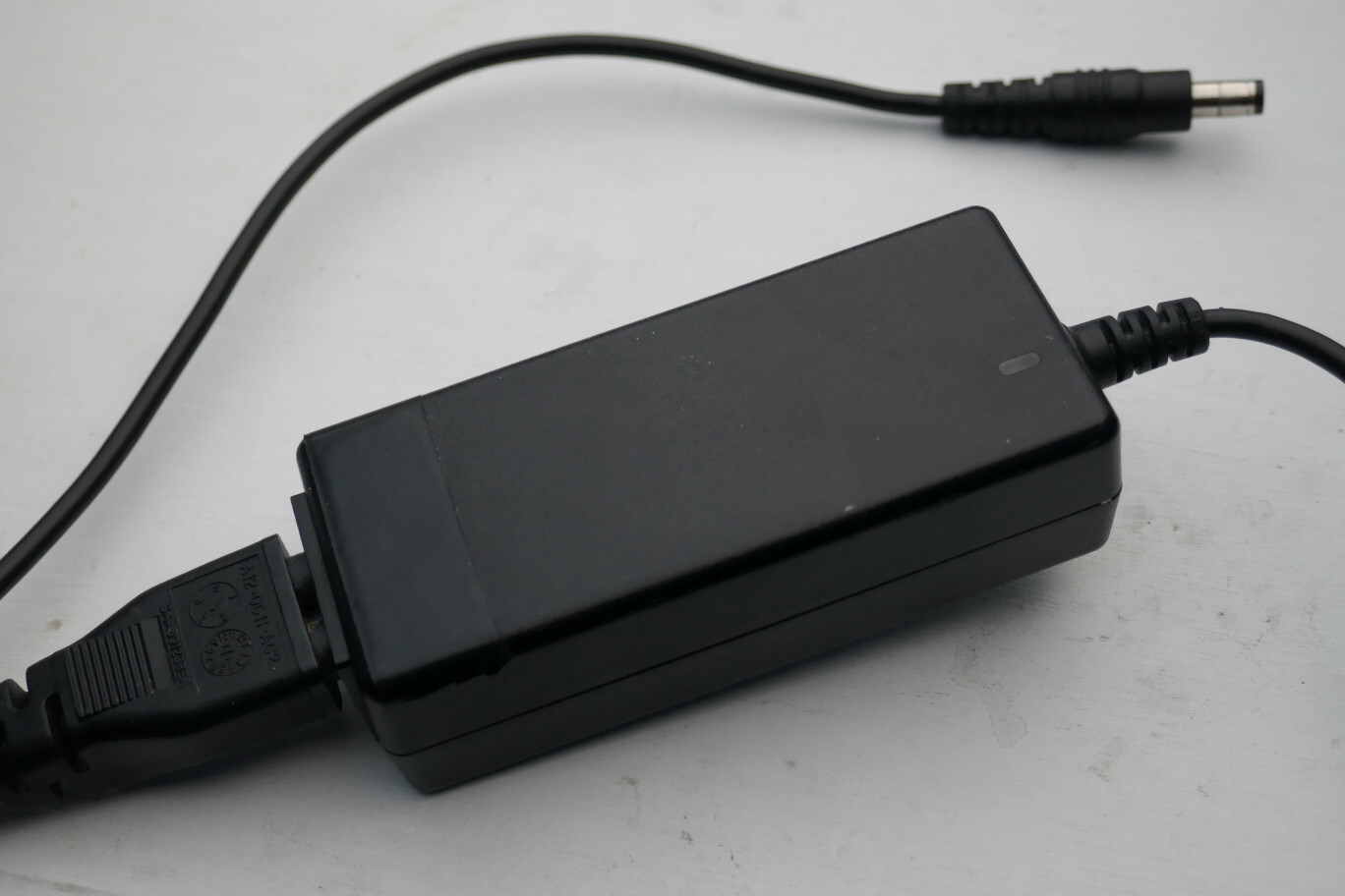 Genuine Original APD 19v 2.1a Da-40a19 AC Adapter With UK Power Lead ...