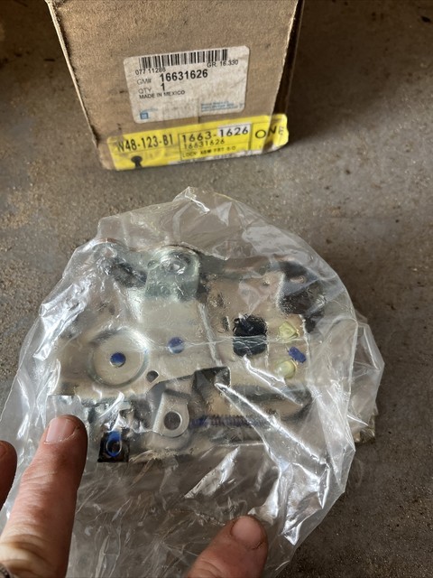 Door Latch Assembly-2 Door Front Right,Right GM Parts 16631626 for sale ...