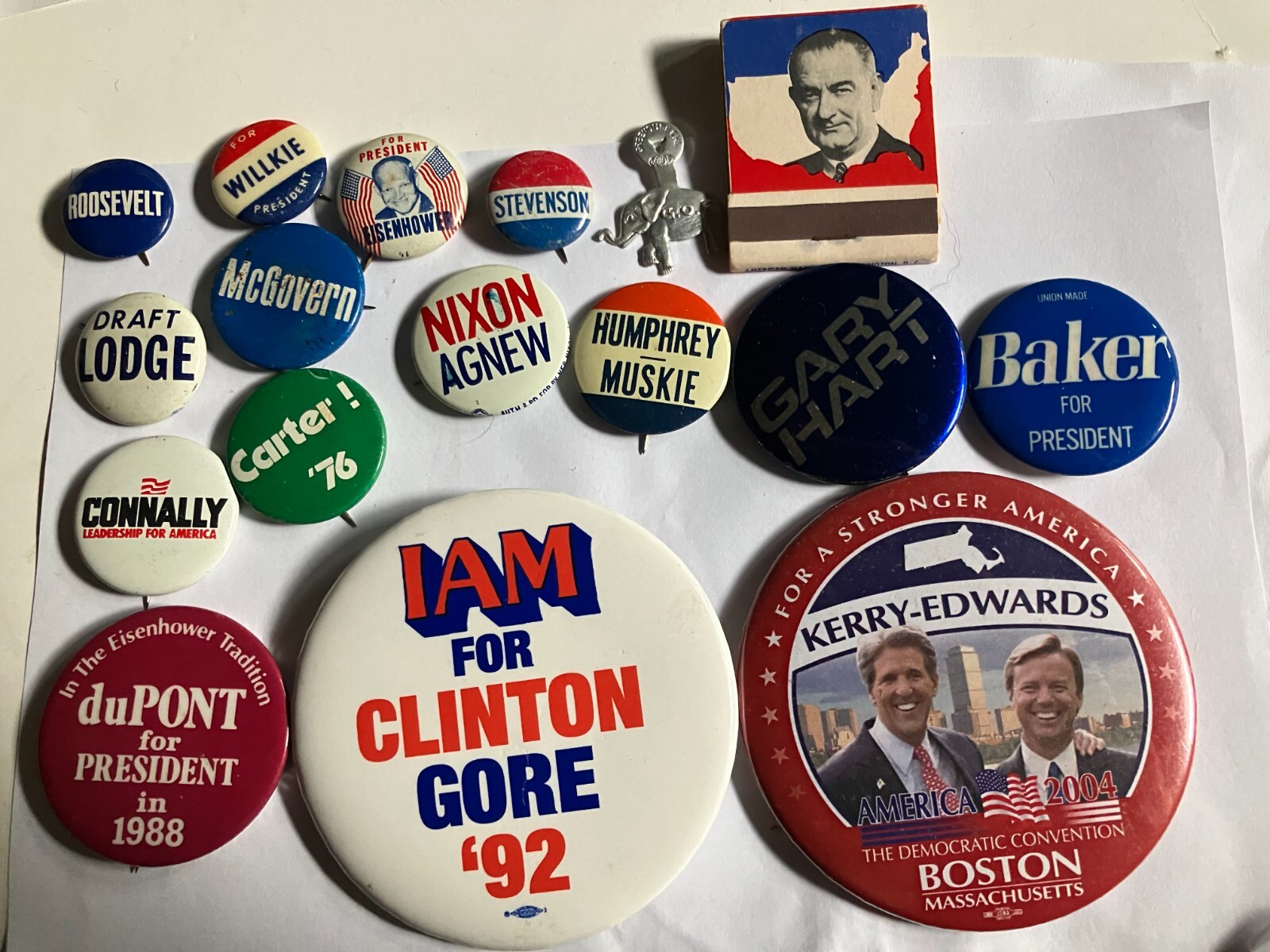 Lot of 17 presidential campaign buttons--vintage to modern --1940s to ...