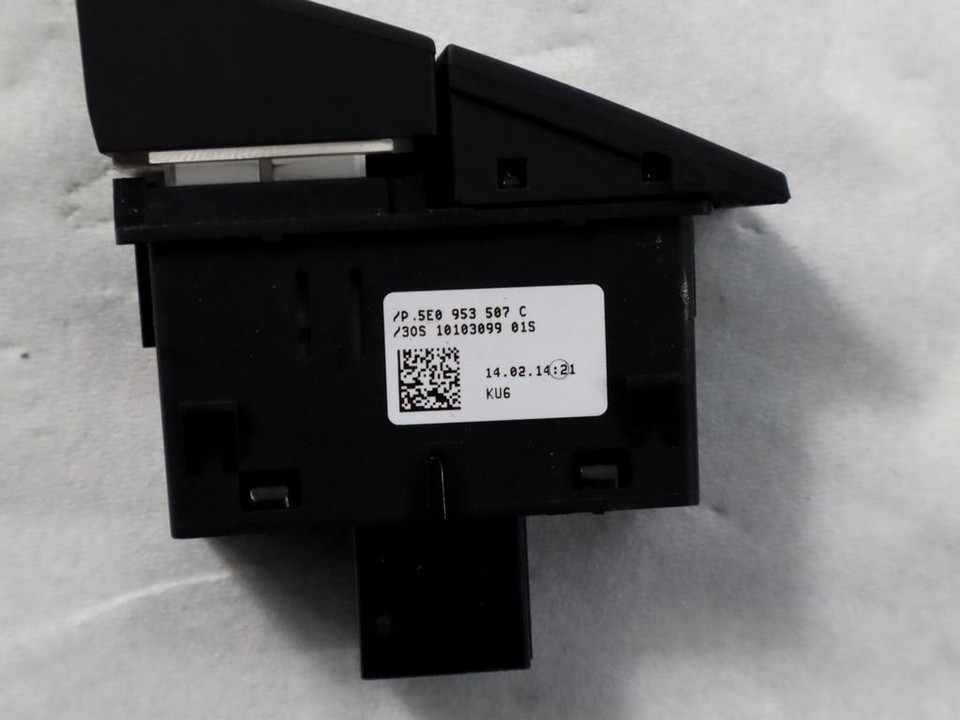 5E0953507C Switch Control Four Arrows Skoda Octavia SW 1.6 D 77KW 5M 5P ...
