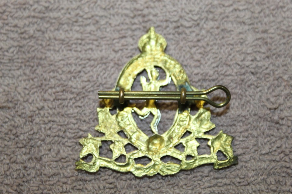 Original WW2 Royal Canadian (Army) Corps of Signals Metal Cap Badge w ...