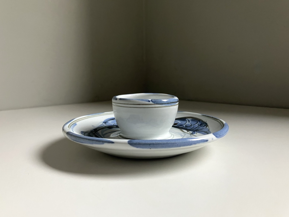 MOHAMED HAMID EX ALDERMASTON STUDIO POTTERY HAND PAINTED FISH EGG CUP ...