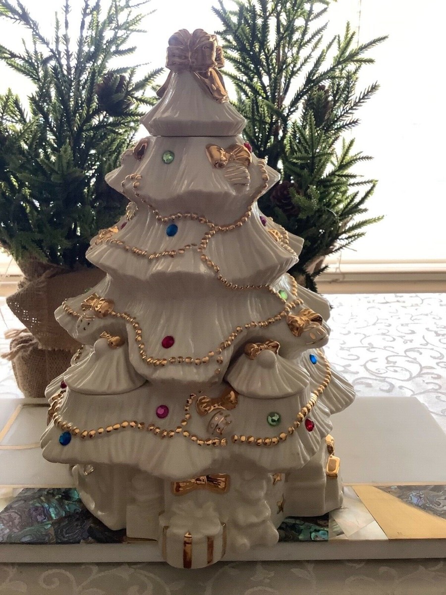 Candlelit Pictures Of Christmas Trees Festive Candlelight And Baubles