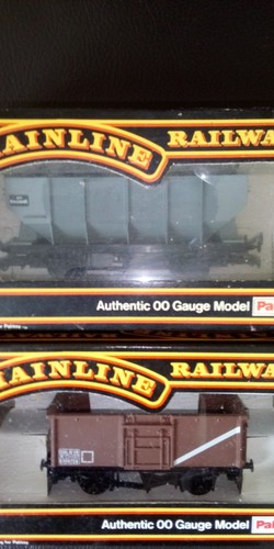 mainline OO gauge wagons x 2 steel mineral wagon & ore Hopper pre owned ...