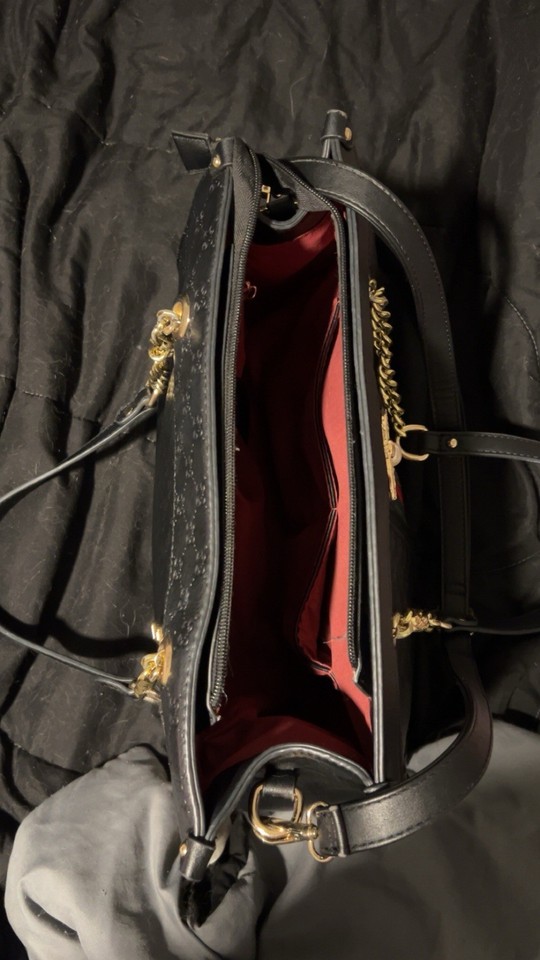 Gucci Black Shoulder Bag Bee Accent Chain Striped Logo Gold Hardware ...