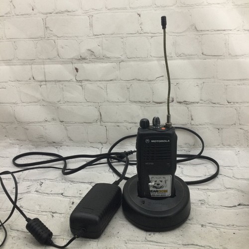 MOTOROLA HT750 TWO WAY PORTABLE RADIO UHF AAH25RDC9AA3AN | eBay