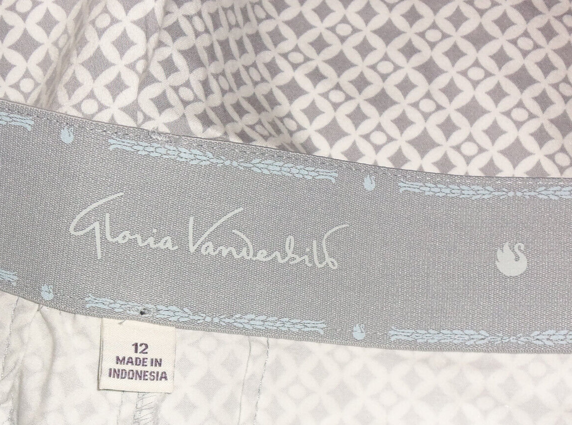 EXCELLENT WOMENS GLORIA VANDERBILT "CHARLENE" GEOMETRIC PRINT CAPRI ...