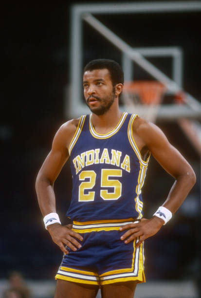 Billy Knight of the Indiana Pacers shoots 1981 Basketball Photo 8 | eBay