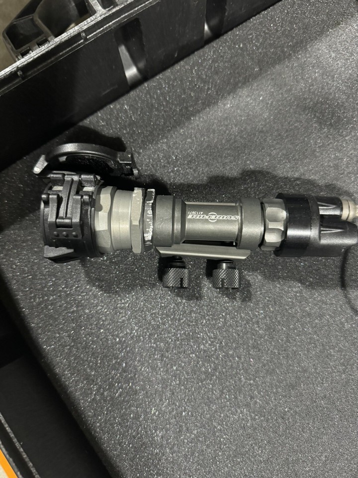 SUREFIRE MILLENNIUM UNIVERSAL WEAPONLIGHT RAIL MOUNT FLASHLIGHT M951 w ...