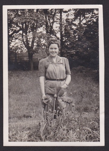 Vintage c1940s Photo Pretty Lady Landgirl WW2 Gardening Farming Woman ...