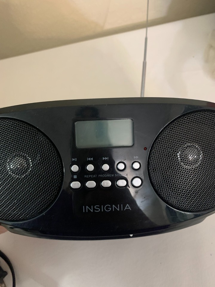 Insignia NS-B4111 CD CD-RW Player AM FM RADIO Portable Boombox ...