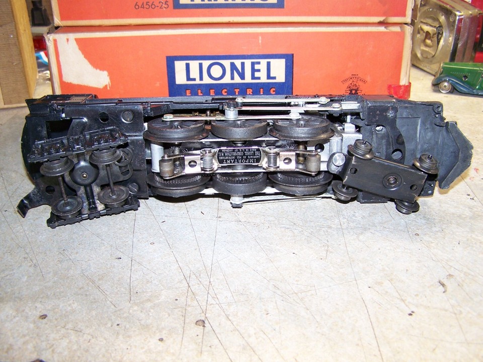 Lionel Train set 646 Locomotive 2046 W tender 5 Car with boxes 0-027 ...