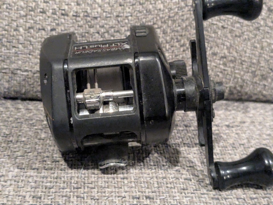 Ambassadeur XLT Plus LH Baitcasting Fishing Reel Bait Casting Flippin ...