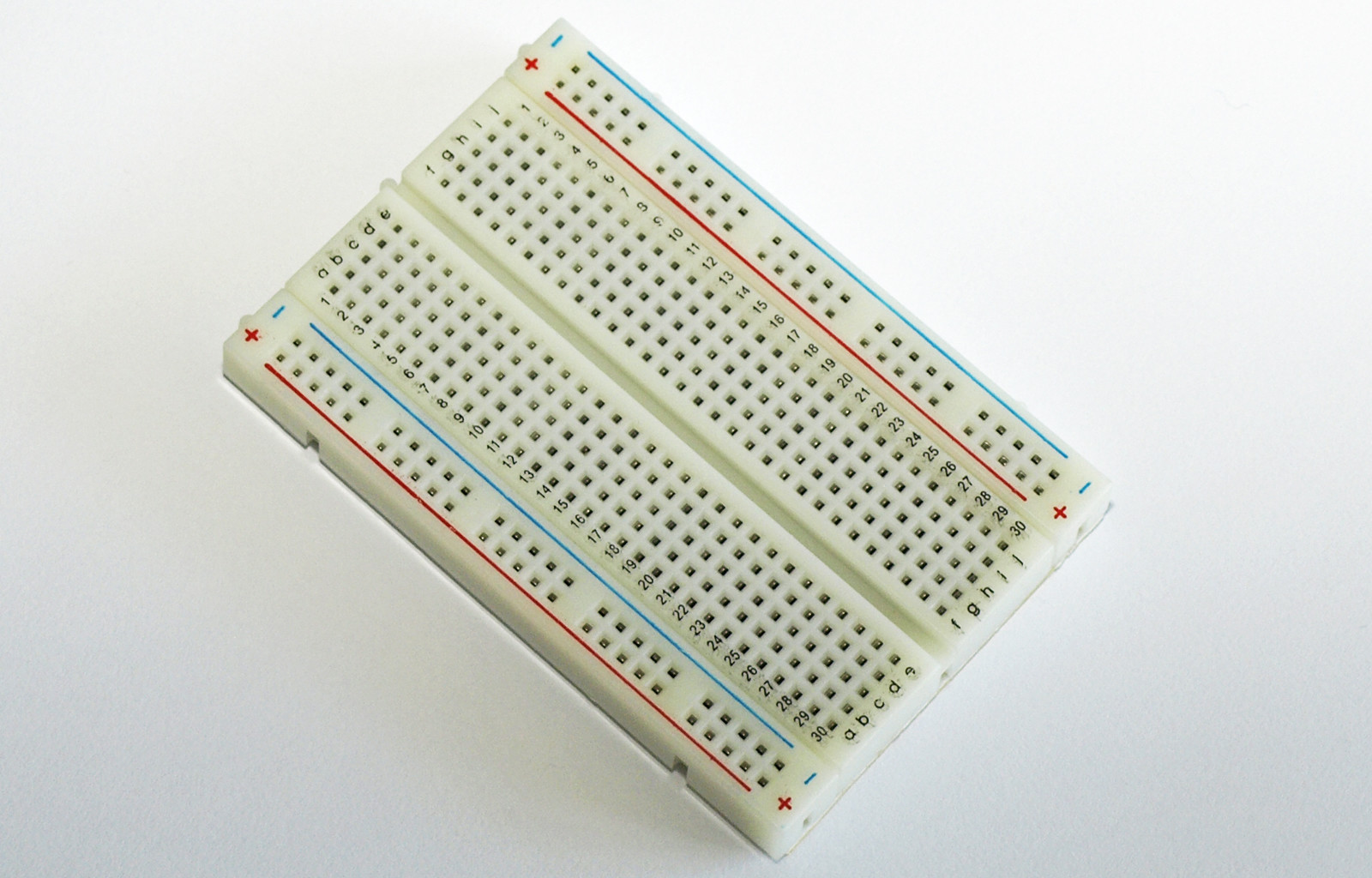 3M breadboard's segmented bus strikes again! : r/diyelectronics