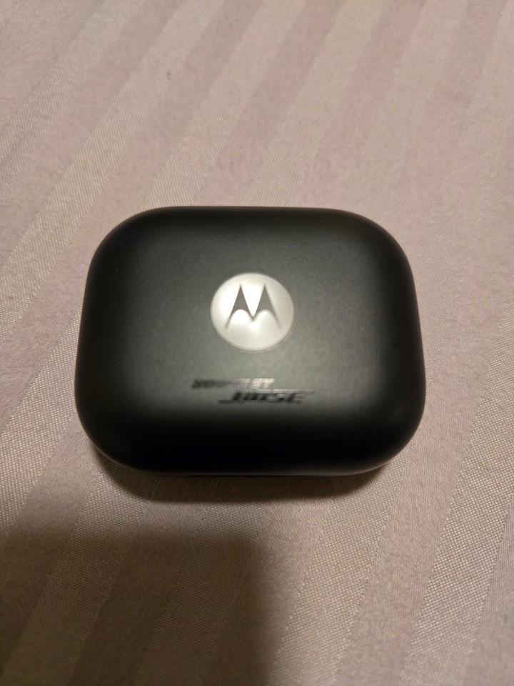 motorola ear buds + with nose sound, use in excellent condition. Sound ...