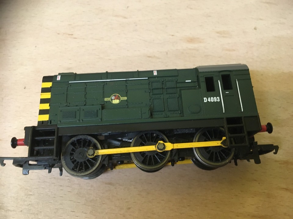 Lot..254F...OO GAUGE HORNBY CLASS 08 SHUNTER LOCO BR GREEN D4093...DCC ...