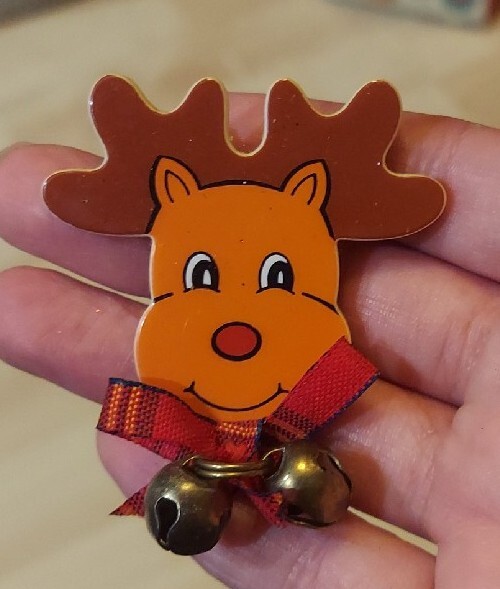 Vtg Avon Reindeer Magnet with Jingle Bells. Plaid bow. 2.5 High 2 Wide ...