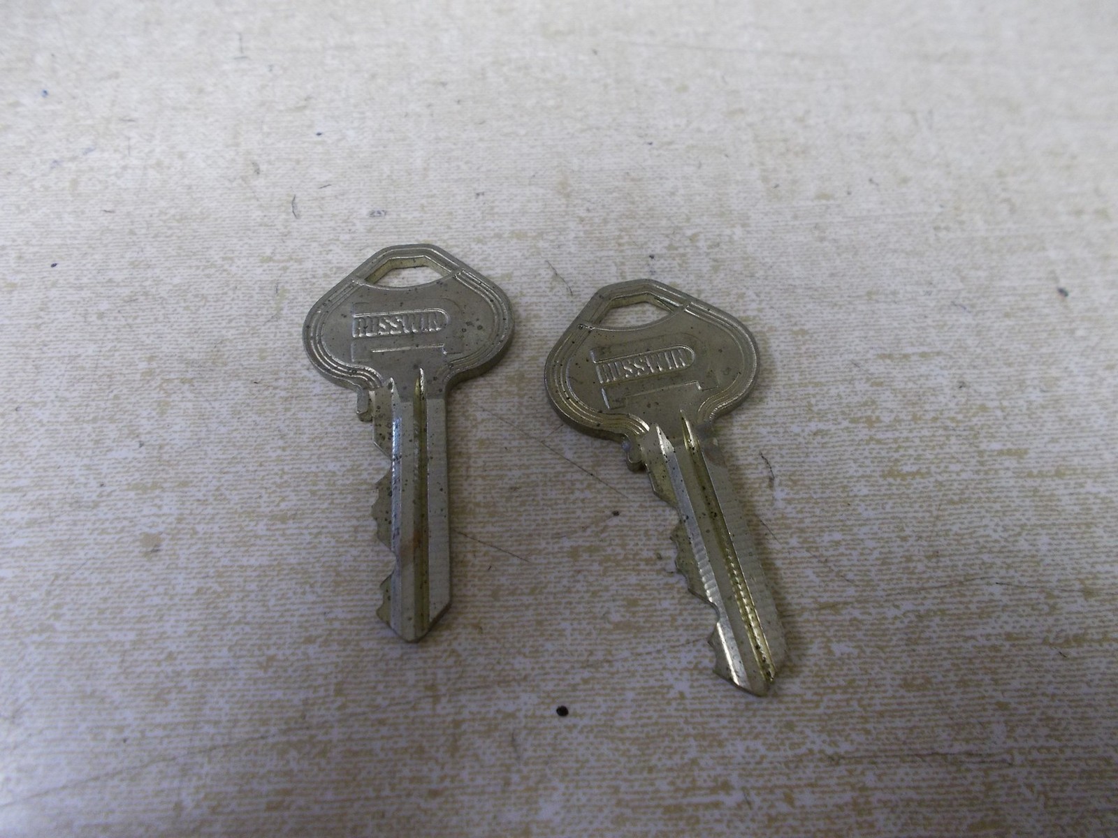 Russ Win 37B, Set of 2 Keys *FREE SHIPPING* | eBay