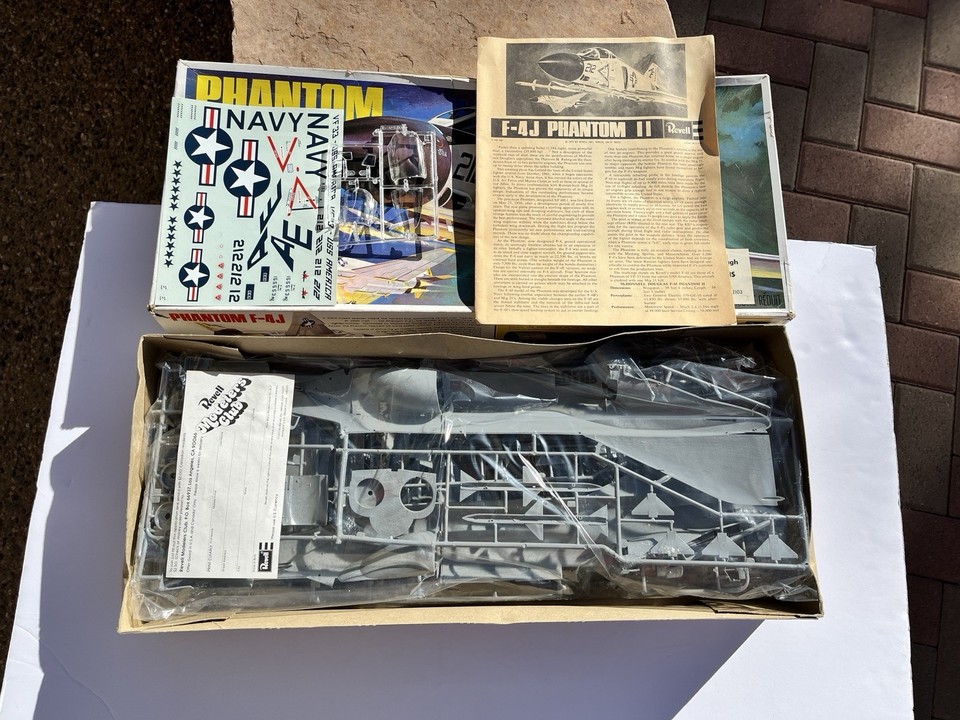 REVELL PHANTOM F-4J 1:32 1972 #H188 UNBUILT OPEN BOX sealed contents ...