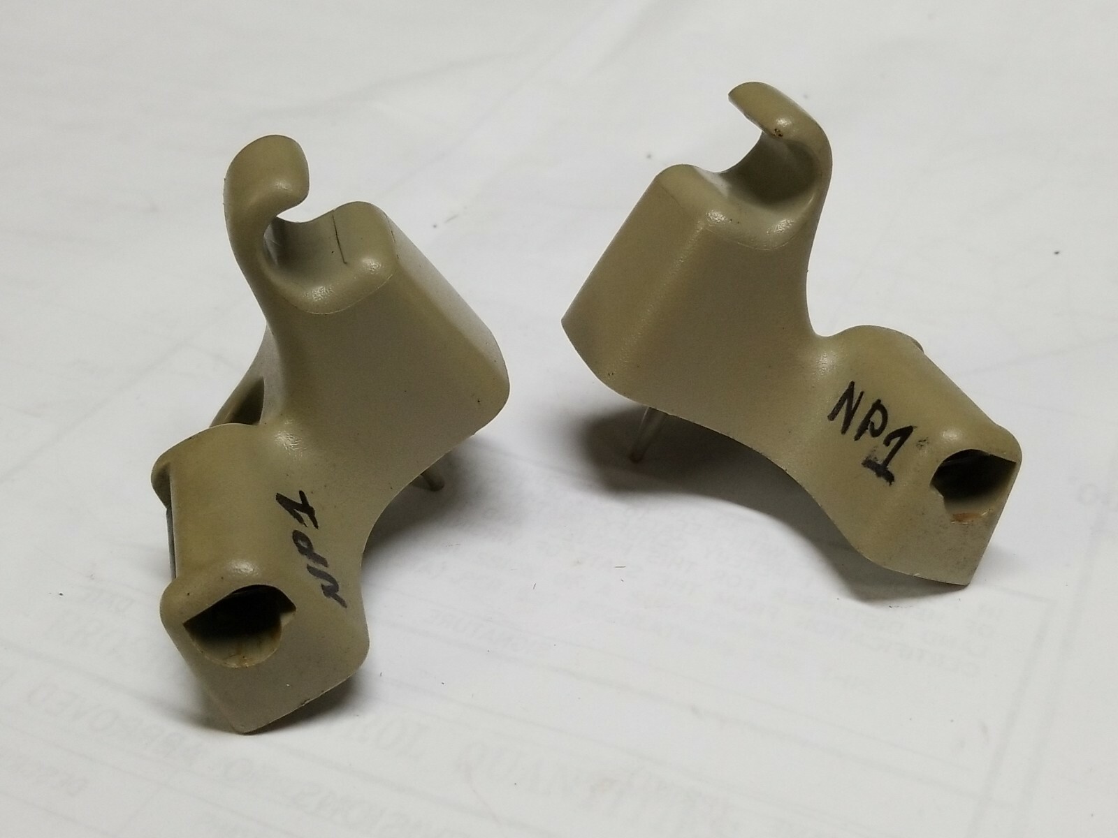 NISSAN PATHFINDER DRIVER AND PASSENGER SUN VISOR CLIPS TAN NP1 | eBay UK