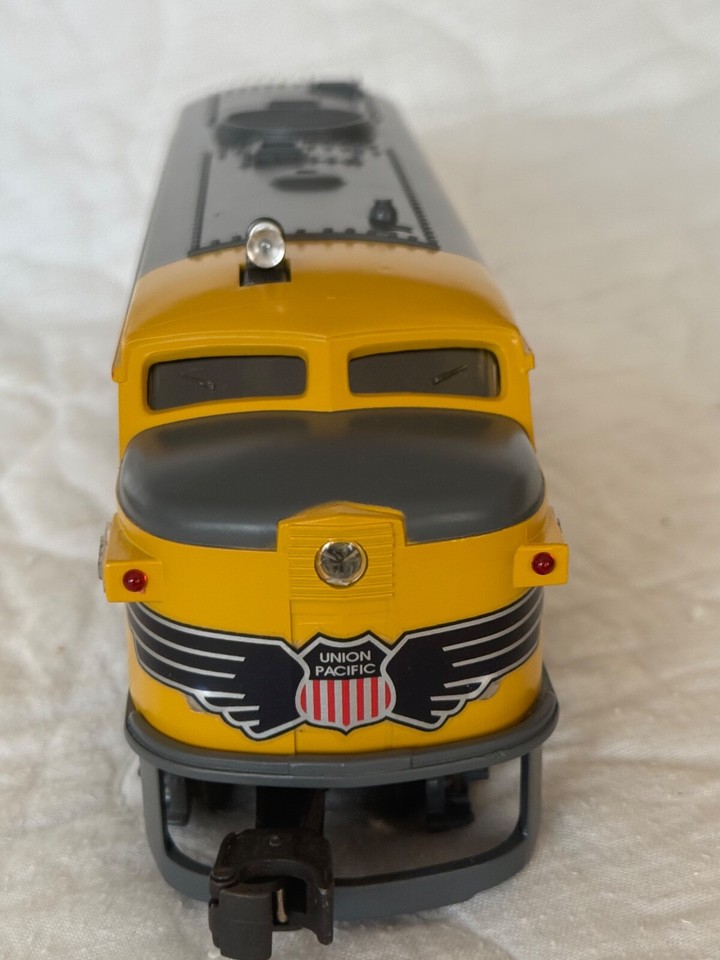 Lionel, 2 Union Pacific yellow engine 8119 /8120 in original box | eBay