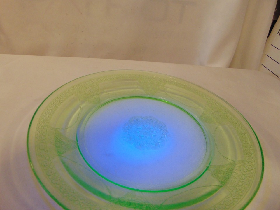 Federal Georgian Green LoveBirds Uranium Depression Glass Dinner Plate ...