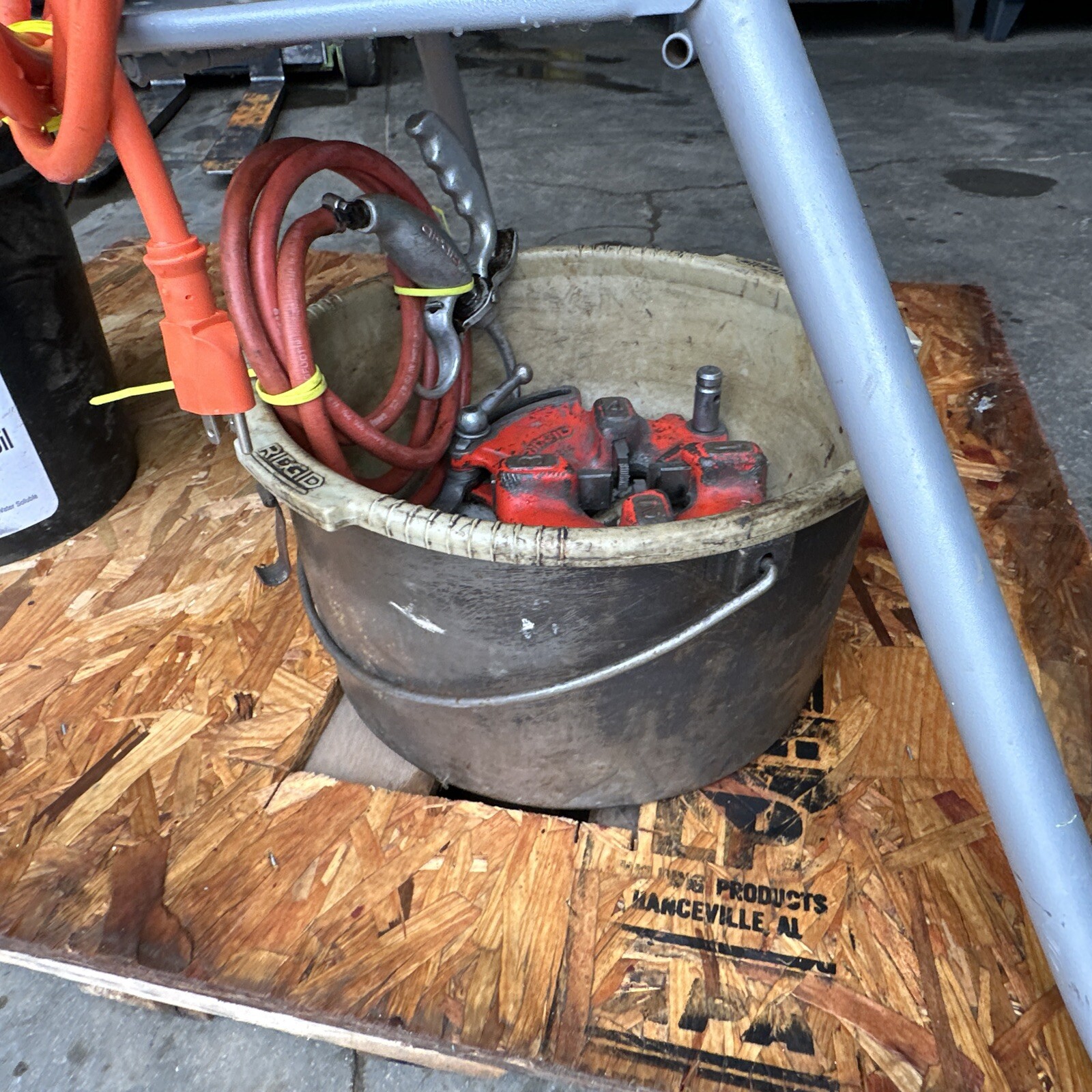 Ridgid 300 Pipe Threader 1/2"-2" Threading Machine 2 Dies Tripod ...