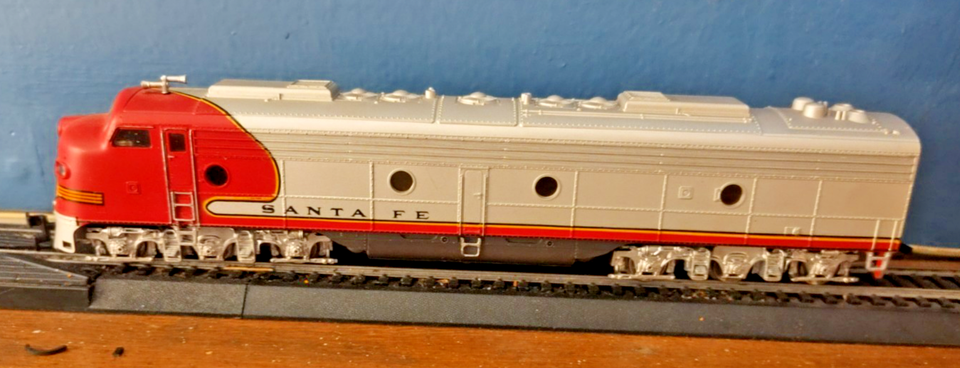 HO Scale AHM Santa Fe E8 E9 Diesel Locomotive | eBay