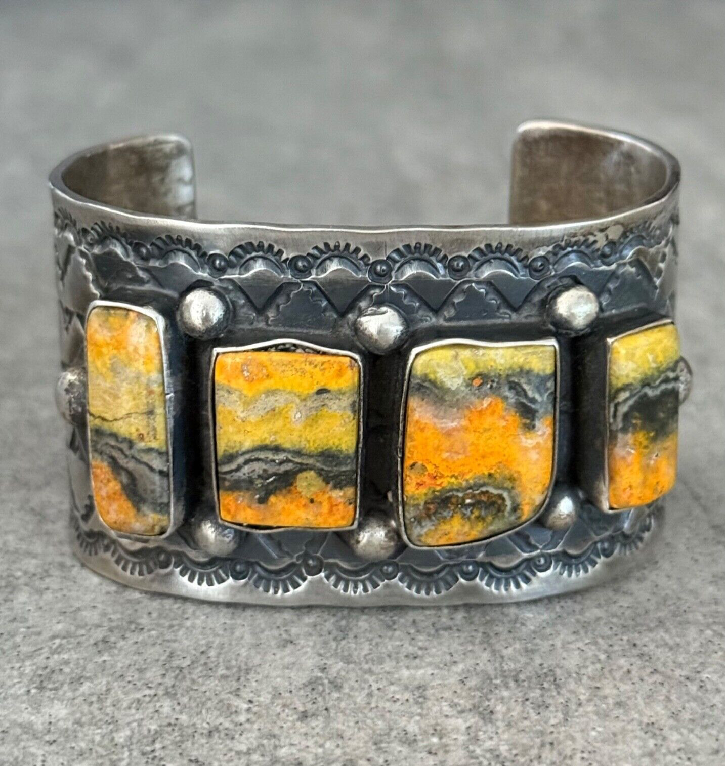 Native American NAVAJO Chimney Butte Navajo BUMBLEBEE… - Gem